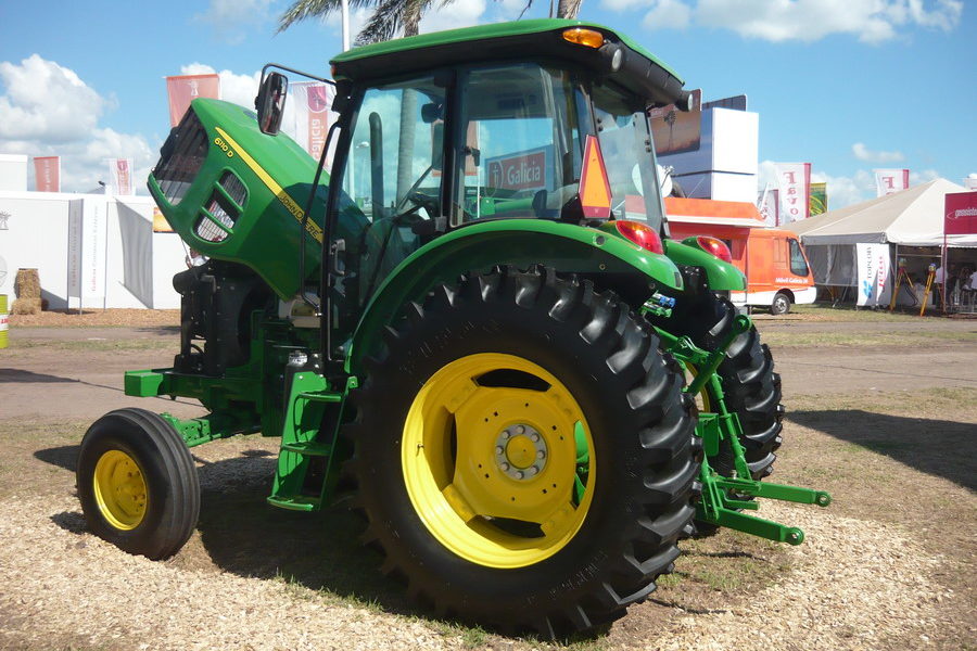 Tractor John Deere 6110D - Maquinac