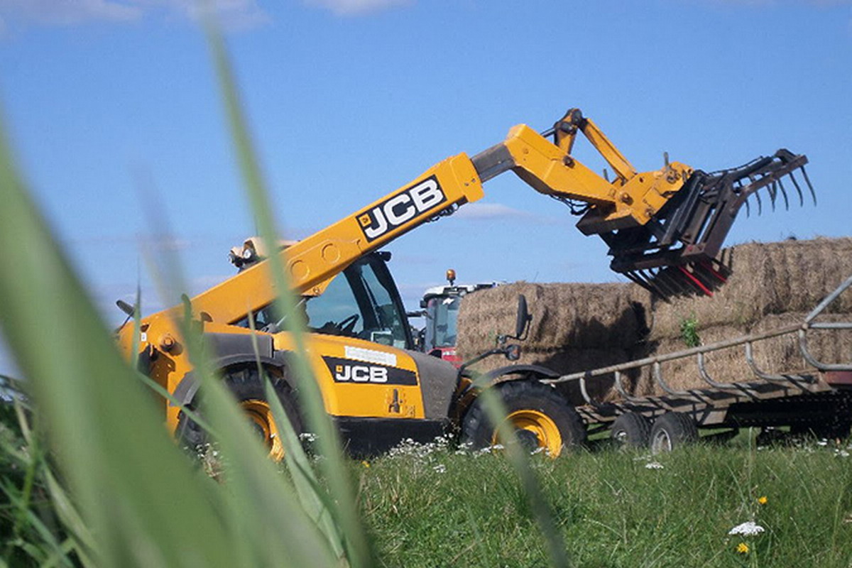 JCB incorporó a Criolani como nuevo distribuidor en Argentina - Maquinac
