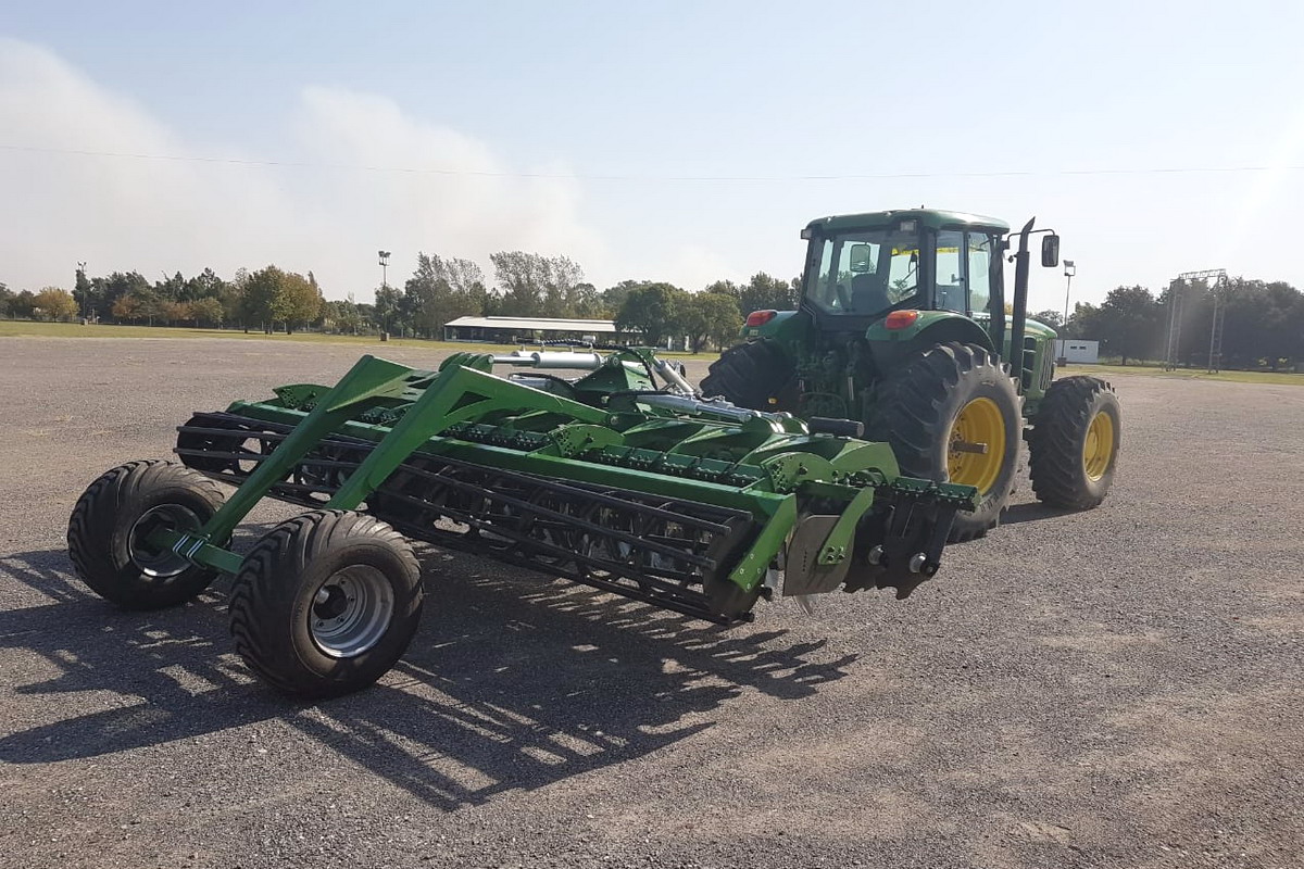 Crece el uso de rastras rápidas y livianas en Argentina - Maquinac