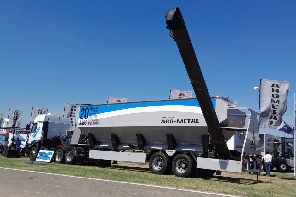 Arg-Metal presentó la tolva semirremolque AR-40B de 40.000 litros ...