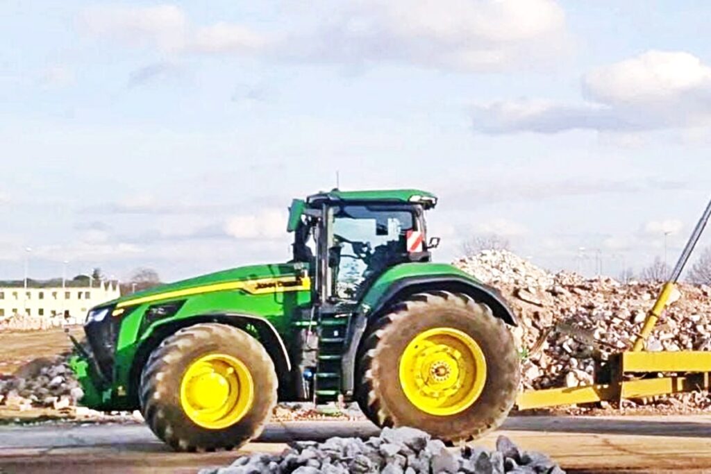 John Deere prepara un nuevo tractor de Alta Potencia - Maquinac