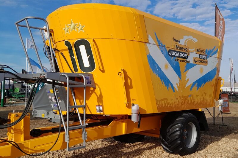Comofra presentó el nuevo mixer vertical SF/V2 21 - Maquinac
